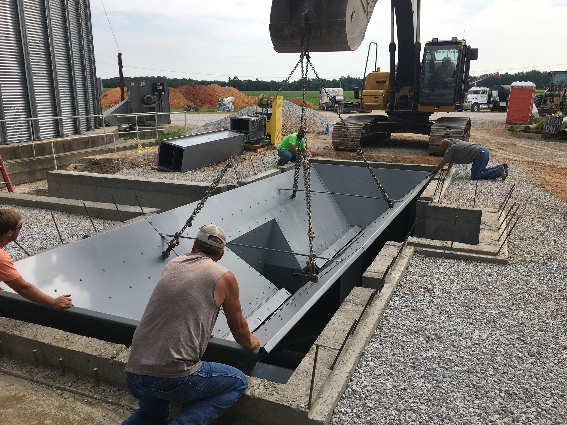 Grain Receiving Hopper | L & R Manufacturing, LLC